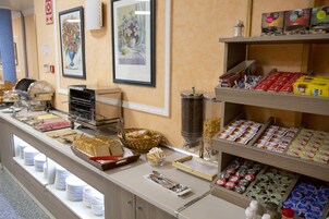 Pequeno-almoço tipo buffet diário mediante uma taxa 