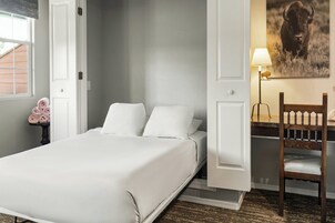 Apartamento em Condomínio Fechado, 2 quartos, cozinha | 2 quartos, secretária, ferro/tábua de engomar, Wi-fi 