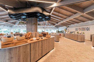 Pequeno-almoço tipo buffet diário mediante uma taxa