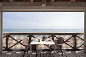 4 restaurantes, pequenos-almoços servidos