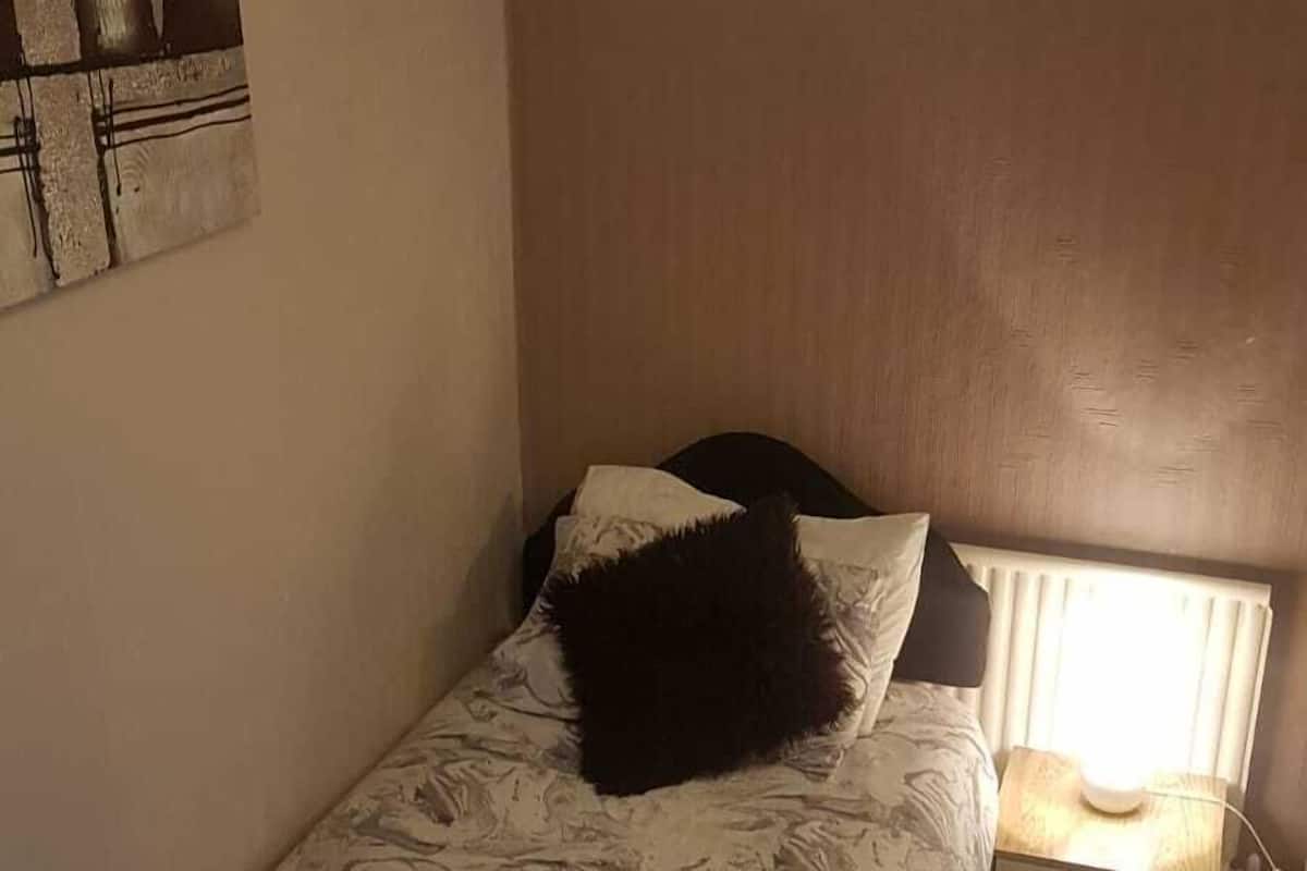 Quarto solteiro conforto, banheiro compartilhado (room 10) | Wi-Fi
