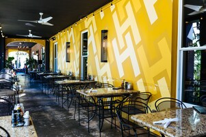 Pequenos-almoços, almoços e jantares servidos