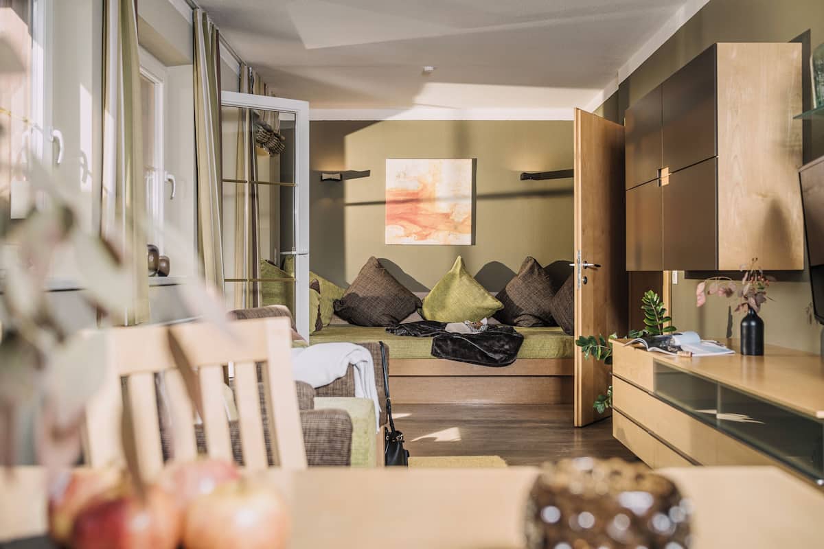 Quarto Premium, varanda | Casa de banho | Um secador de cabelo, roupões