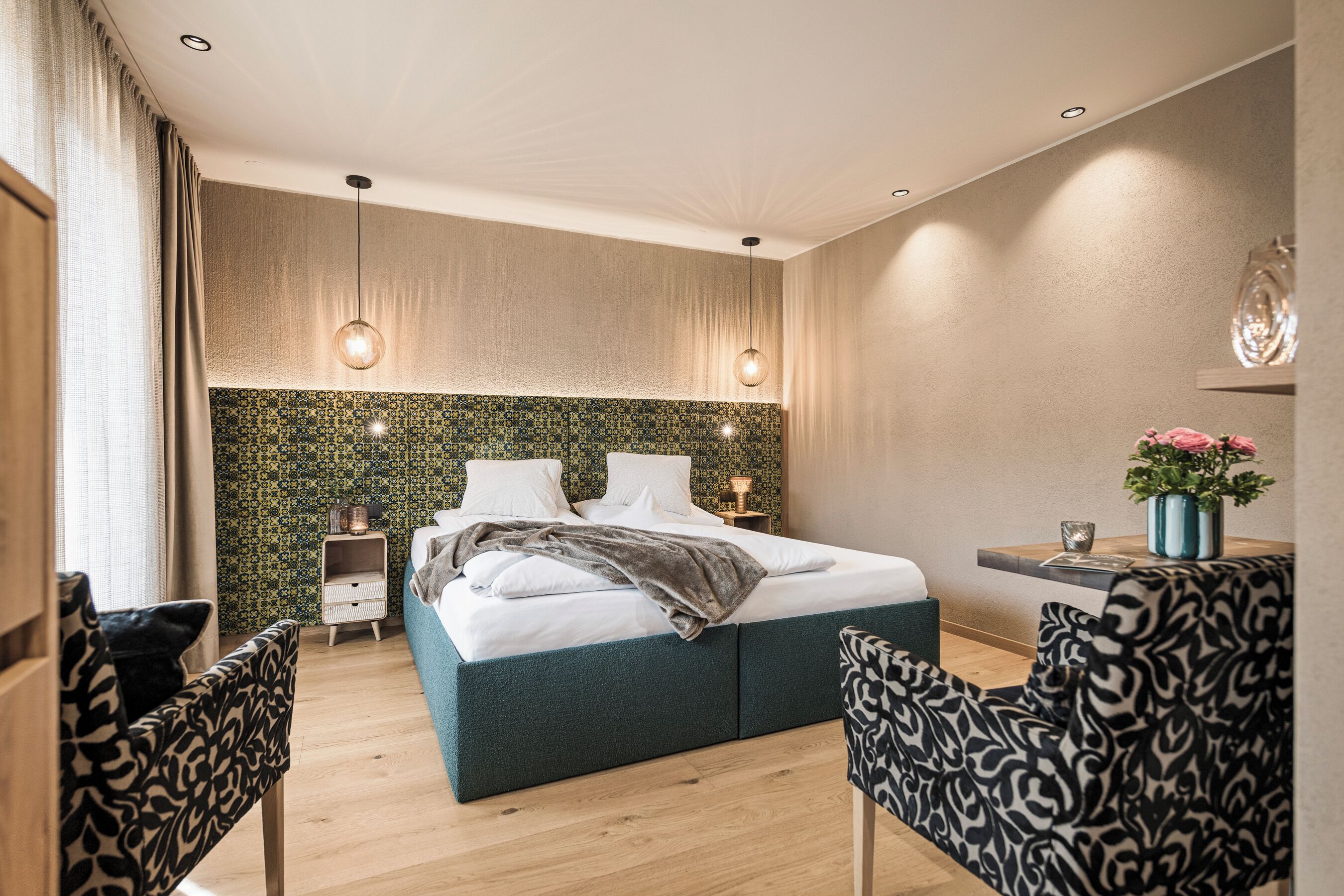 Standard-Doppelzimmer, Balkon | Cofre com capacidade para portátil, secretária 