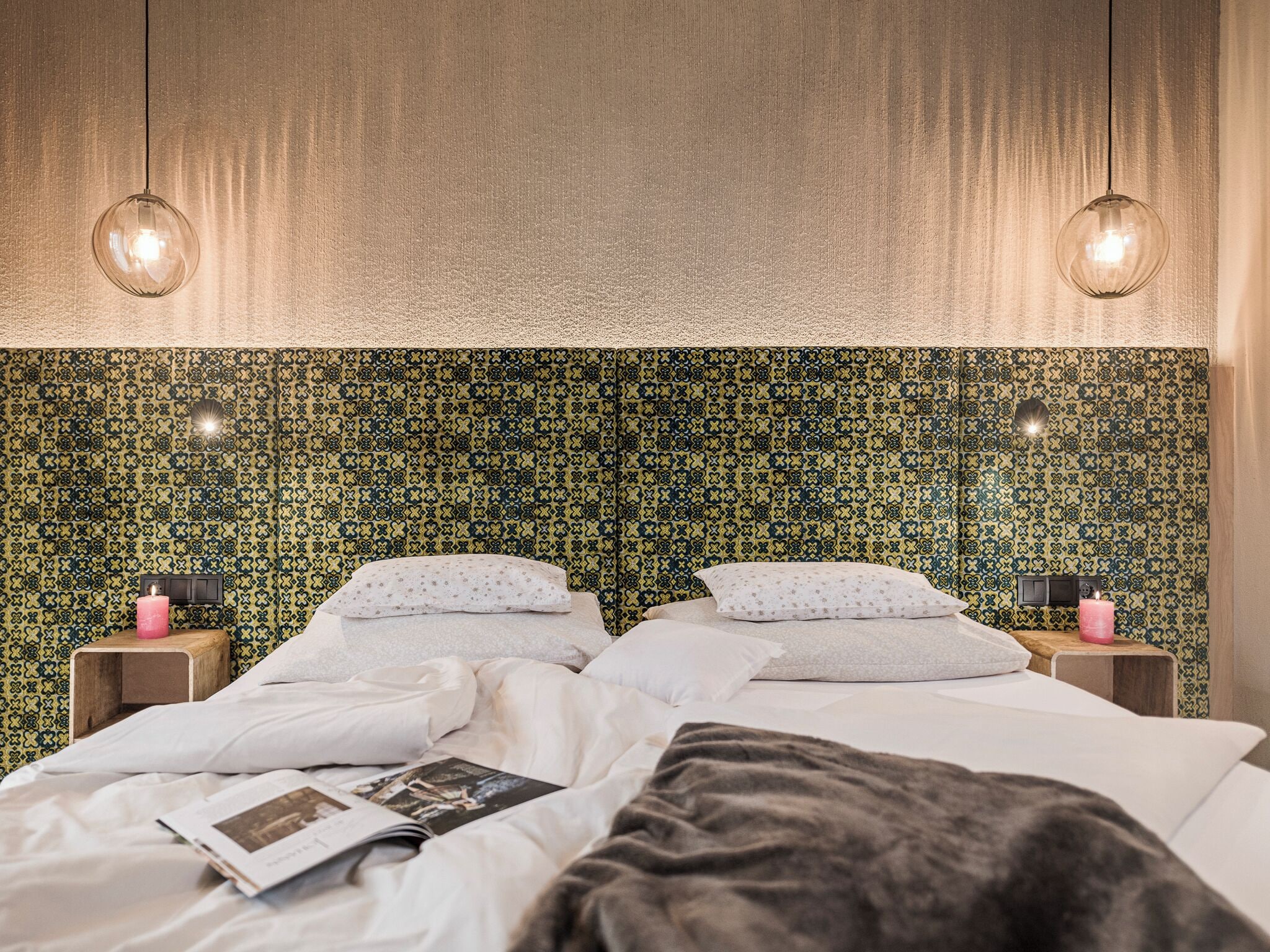 Quarto Premium, varanda | Cofre com capacidade para portátil, secretária 