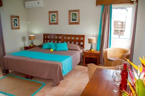 Quarto conforto (Sea Side) | Frigobar, cofres nos quartos, escrivaninha, cortinas blackout