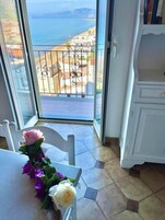 Estúdio, varanda, vista para o mar | Sala de estar