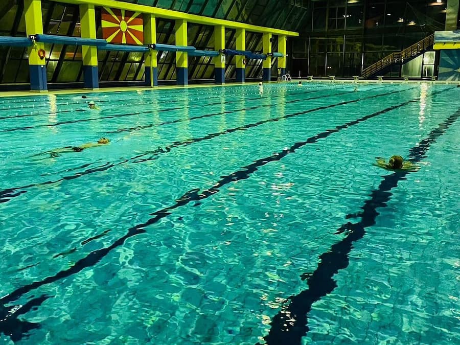 2 piscinas interiores, guarda-sóis