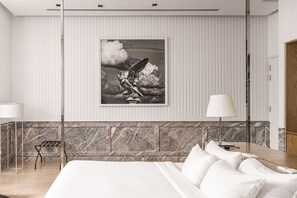 Quarto luxo, 1 cama King | Banheiro | Produtos de toalete de grife, secador de cabelo, roupões de banho