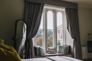 Suíte executiva, 1 quarto | Individualmente decorados, escrivaninha, ferros/tábuas de passar roupa