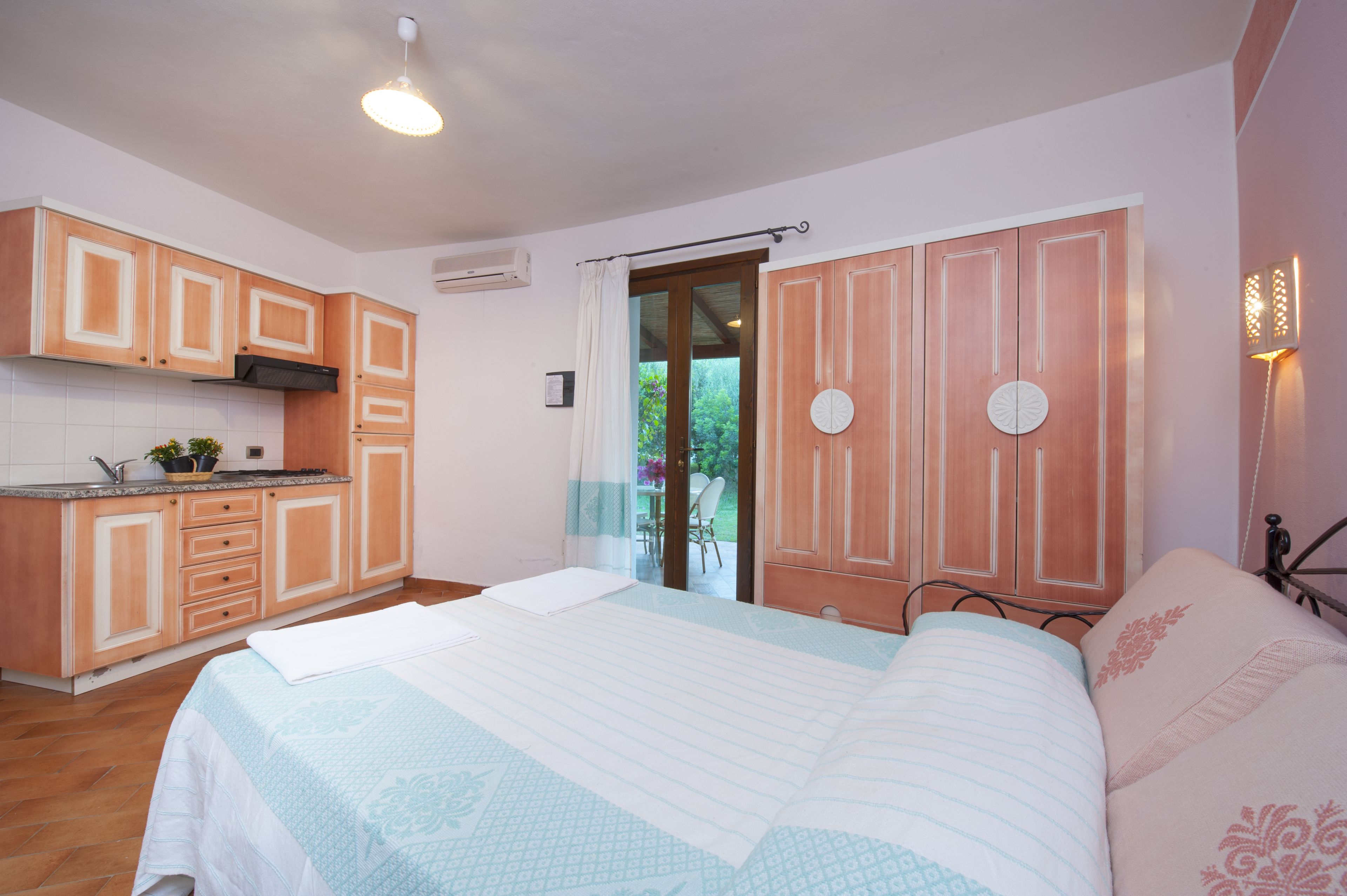 Estúdio, kitchenette | Kitchenette privada | Um frigorífico/congelador grande, um micro-ondas (a pedido) 