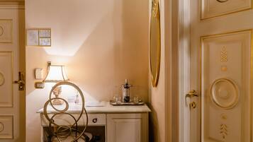 Quarto casal standard | Frigobar, cofres nos quartos, escrivaninha, cortinas blackout