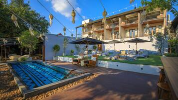 2 piscinas exteriores