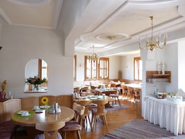 Pequeno-almoço tipo buffet diário incluído