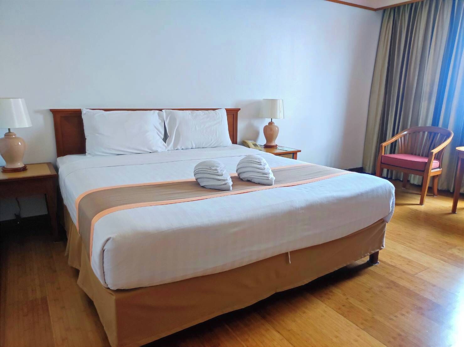 Quarto Duplo Deluxe | Roupa de alta qualidade, camas de colchão Select Comfort, minibar 