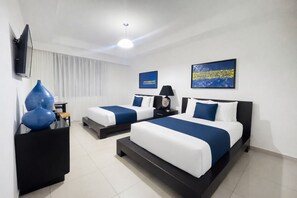 Quarto Duplo Básico, 2 camas de casal | Roupa de alta qualidade, edredões de penas 