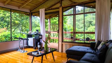 Bungalow Panorâmico, 1 quarto, 2 casas de banho, junto à montanha | Sala