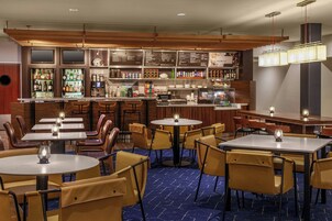 Pequenos-almoços e jantares servidos, incluindo cozinha americana 