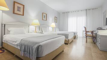 Quarto Triplo Deluxe | Lençóis de algodão egípcio, roupa de alta qualidade