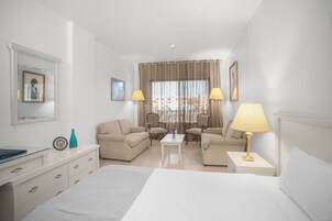 Suíte estúdio júnior, vista para a piscina | Roupas de cama de algodão egípcio, roupas de cama premium