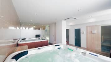 Banheira de hidromassagem interior