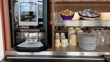 Café da manhã com buffet todos os dias (EUR 14.90 por pessoa)