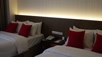 Quarto Quádruplo Deluxe, vista para o parque | Ferro/tábua de engomar, Wi-fi grátis, roupa de cama fornecida