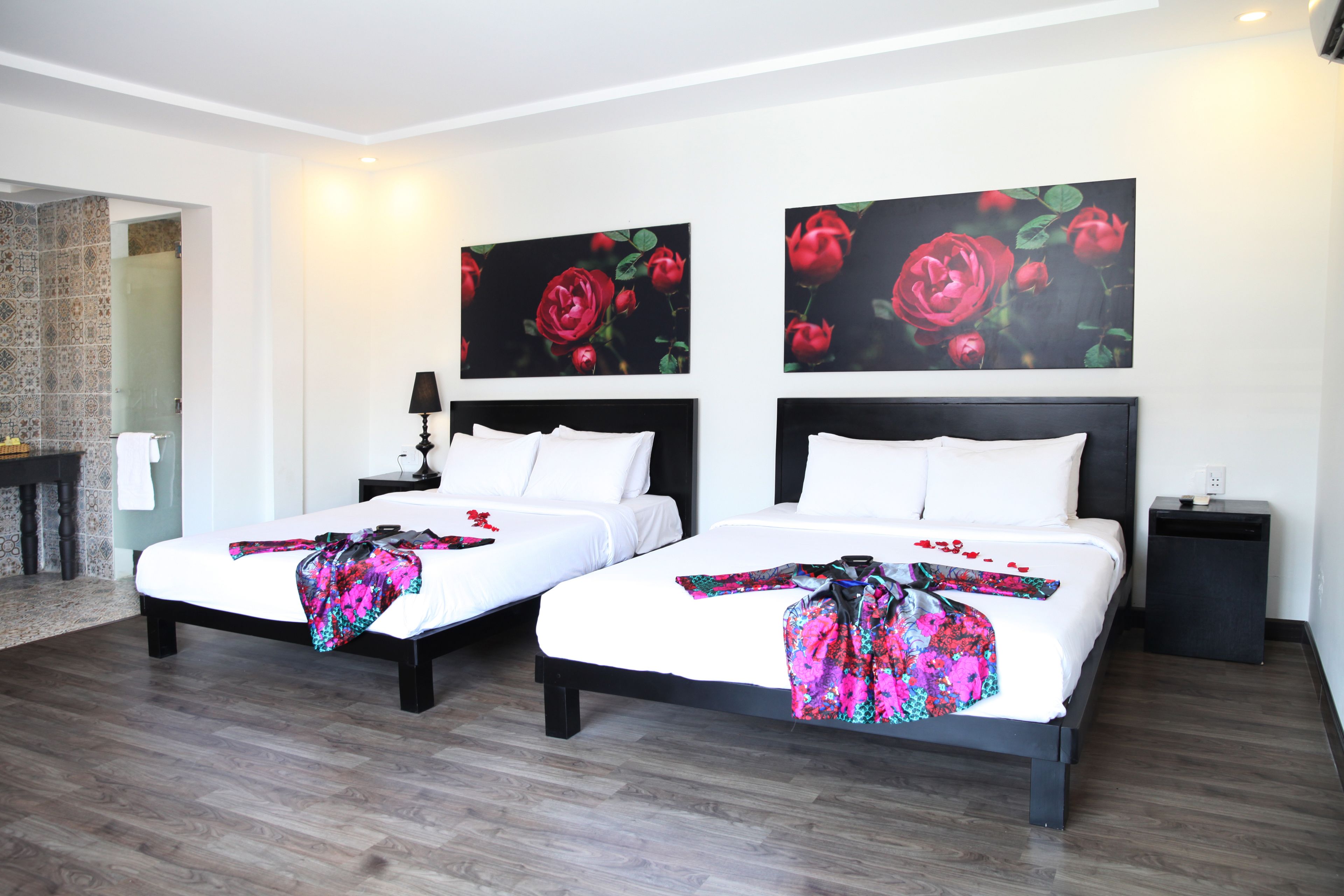 Quarto Familiar, varanda | Minibar, cofre no quarto, quartos insonorizados, Wi-fi grátis 