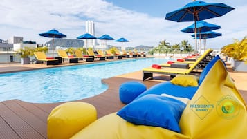 Piscina exterior, da(s) 6:00 à(s) 20:00, guarda-sóis, espreguiçadeiras