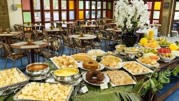 Pequenos-almoços, almoços, jantares servidos, cozinha brasileira