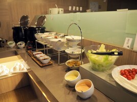 Pequeno-almoço taiwanês diário mediante uma taxa 
