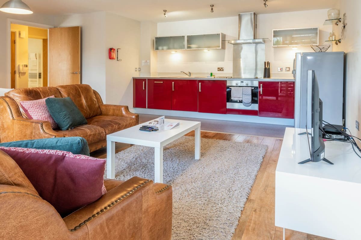 Apartamento Cidade, 1 cama de casal | Cozinha privada | Um frigorífico/congelador grande, um micro-ondas, um forno
