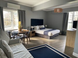 Suite Deluxe | Cortinas/cortinados opacos, ferro/tábua de engomar, Wi-fi grátis 