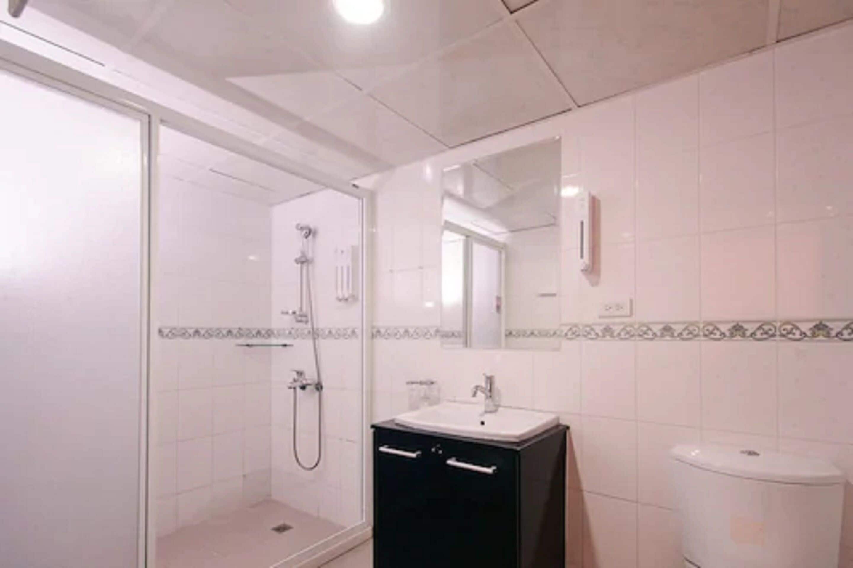 Quarto standard, 2 camas de solteiro (No Window) | Chuveiro