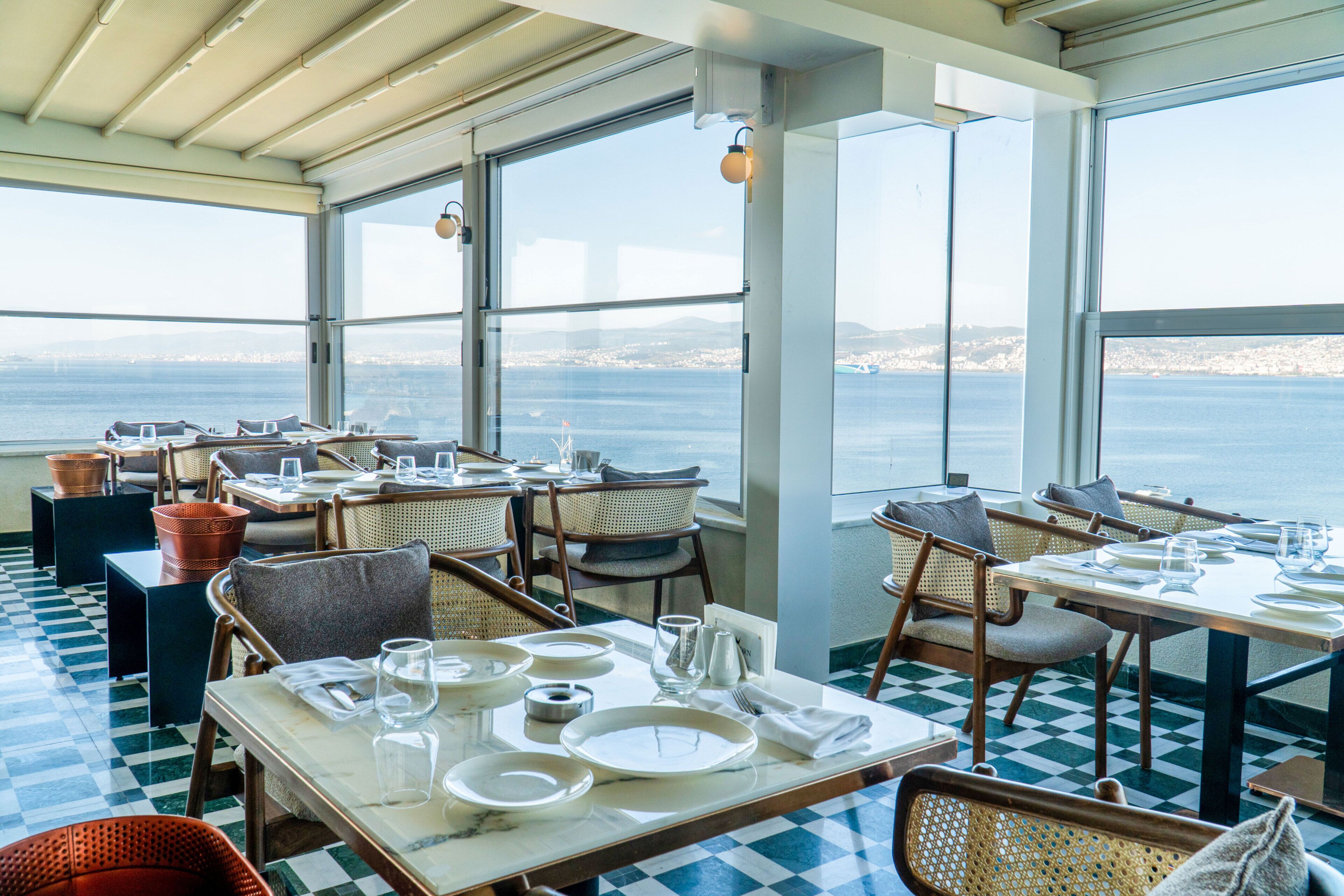 2 restaurantes: opção de café da manhã, almoço e jantar