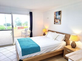 Apartamento Premium, 3 quartos (3 Bedroom Premium Apartment) | 1 quarto, roupa de alta qualidade, ferro/tábua de engomar 