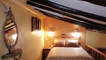 Quarto Deluxe, 1 cama de casal | 13 quartos, secretária adequada para computadores portáteis