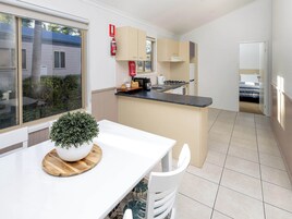 Superior Lake View 2 Bedroom Villa - Sleeps 6 | Roupa de alta qualidade, quartos insonorizados, ferro/tábua de engomar 