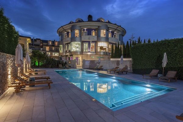 Fachada do alojamento (tarde/noite)