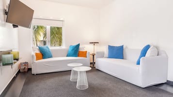 Studio Terrace | 1 quarto, cofres nos quartos, individualmente decorados