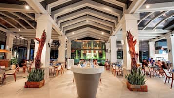 4 restaurantes, pequenos-almoços servidos, cozinha chinesa