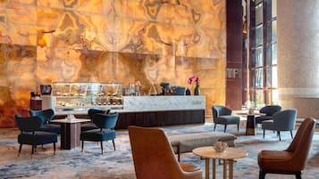5 restaurantes, pequenos-almoços servidos, cozinha internacional
