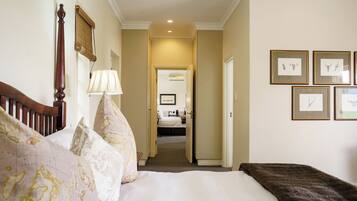 Suite de Luxo, 1 cama king-size | 1 quarto, roupa de alta qualidade, minibar, cofre no quarto