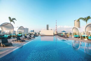 Piscina interior, 2 piscinas exteriores, toldos gratuitos 