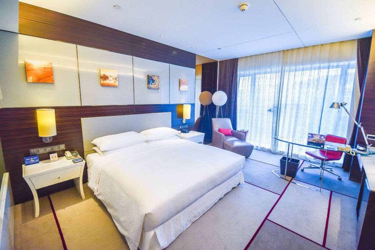 Quarto Superior, 1 cama king-size | Minibar, cofre no quarto, secretária, quartos insonorizados 