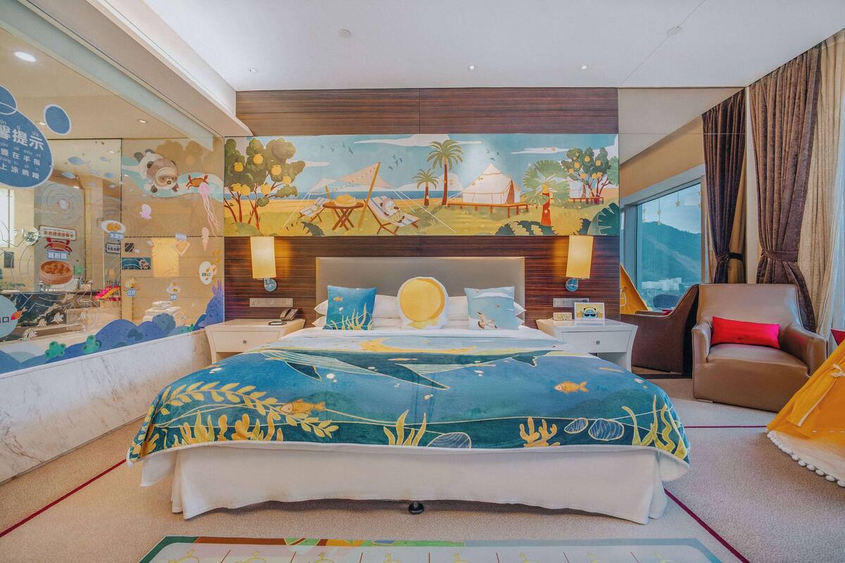 Quarto, 1 cama king-size, não fumadores (Children's Theme) | Minibar, cofre no quarto, secretária, quartos insonorizados 
