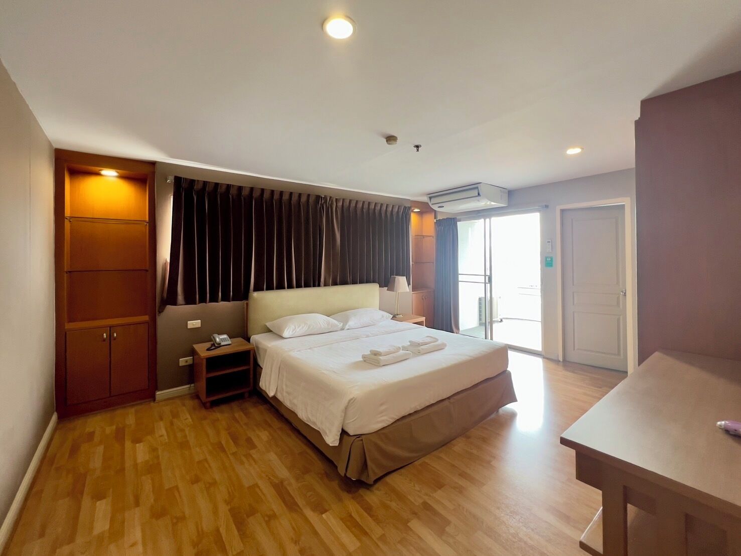 Oriental Deluxe Double | Cortinas/cortinados opacos, Wi-fi grátis, roupa de cama fornecida 