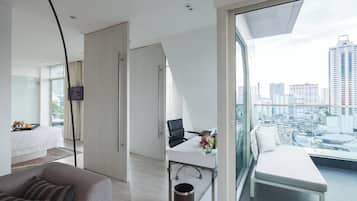 1 quarto, minibar, cofre com capacidade para portátil, secretária