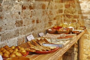 Pequeno-almoço tipo buffet diário incluído 