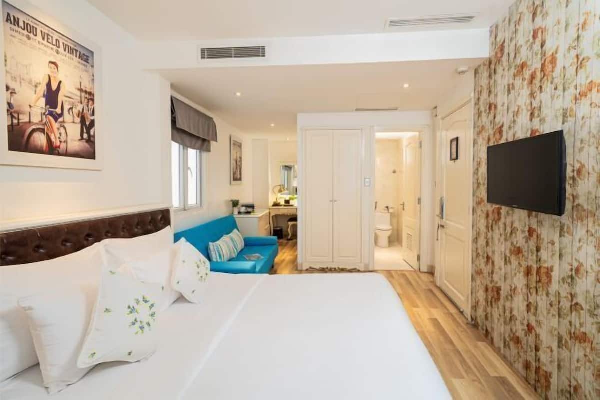 Minibar, cofre no quarto, secretária, ferro/tábua de engomar
